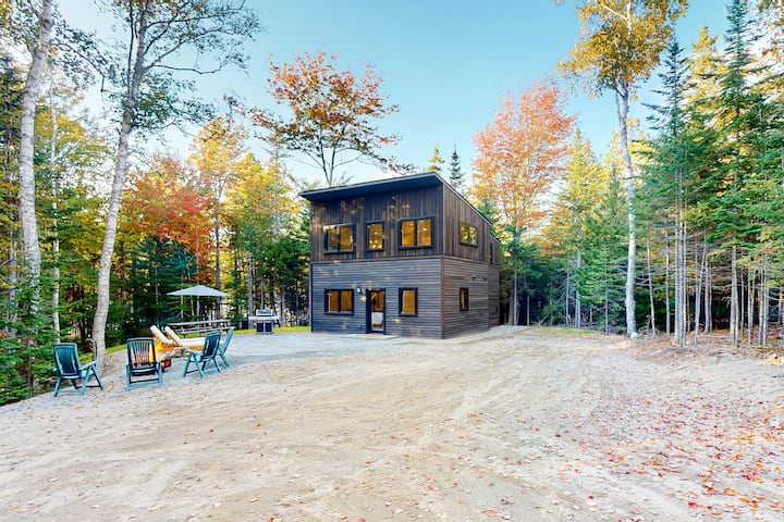 Contemporary 2br With Patio - Walk To Beach - Lamoine State Park, Lamoine