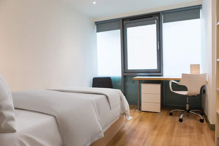 Silver Studio Near Aldgate With Gym Access - Central London