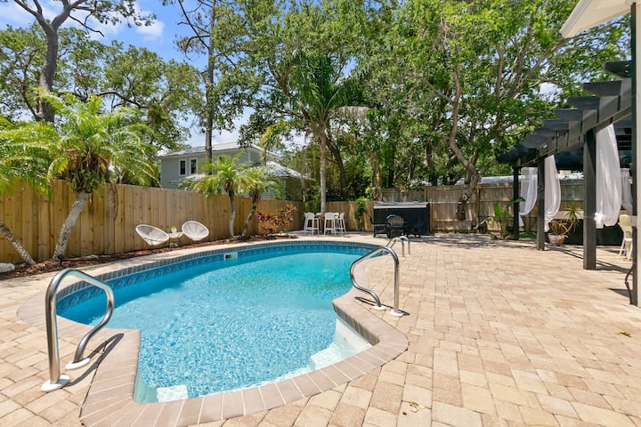 Vilano Paradise- Heated Pool/walk To Beach - Vilano Beach, FL
