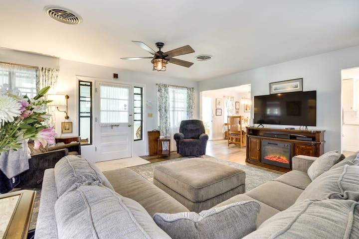 Mount Dora Tropical Escape: Steps To Lake Gertrude - Mount Dora, FL