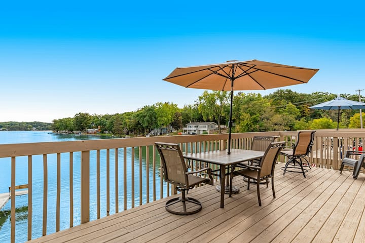 Lakefront Condo With Deck, Amazing Views, Private - Lake Delton, WI