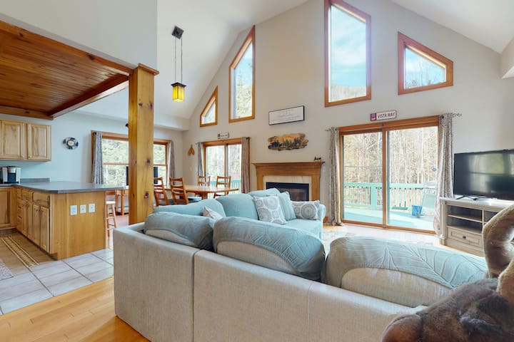 3br Dog-friendly Chalet With A Game Room & Grill - New Hampshire