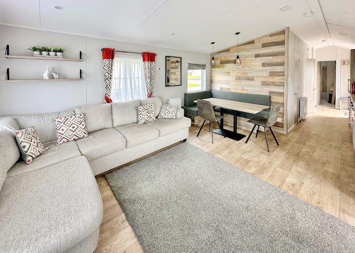 Astoria Caravan Pet Friendly Decking - New Quay
