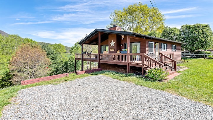 2 Br, 2 Bath, Hot Tub Firepit, Amazing Views - Maggie Valley, NC