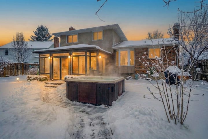 Winery Escape Oasis | Pool | Hot Tub | Bbq | Bar - Niagara-on-the-Lake