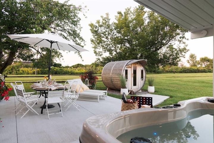 Sorella Farms Retreat: Hot Tub | Sauna | Firepit - St. Catharines