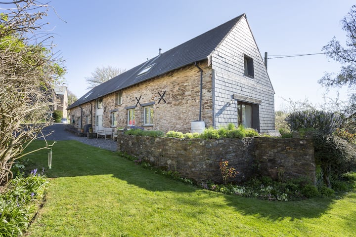 Stunning Renovated Barn Near Dartmouth Sleeps 8 - Totnes