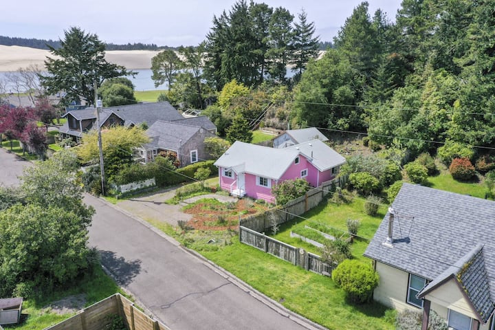 New Listing! Adorable Cottage With Hot Tub, Grill - Florence, OR