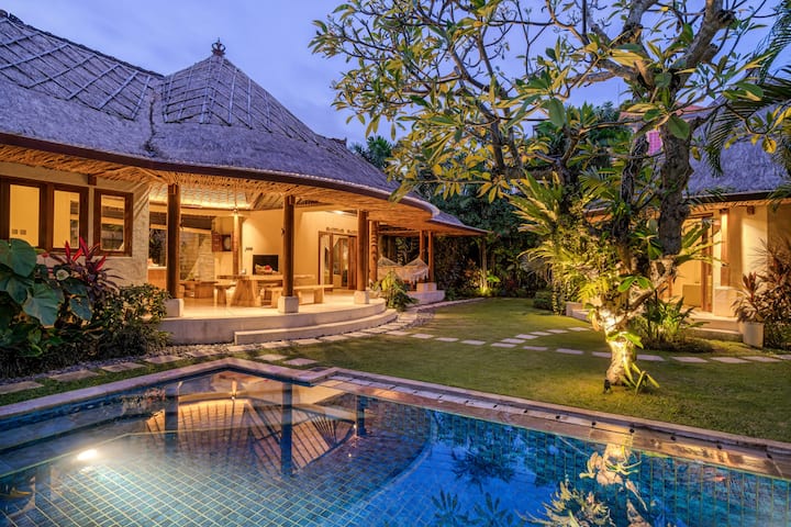 Beautiful 3br Villa Near Beach In Pererenan - Bali