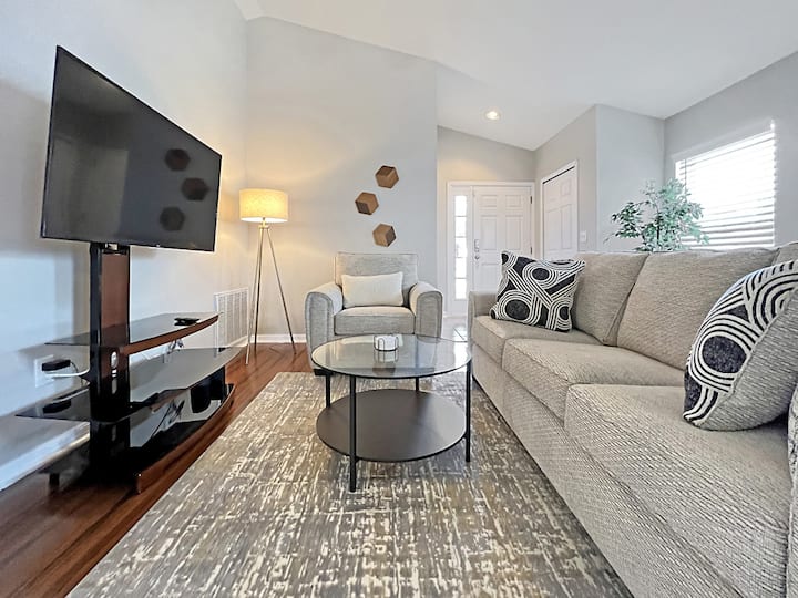 Modern 3 Br Home With Large Garage, Fenced Yard - Land O' Lakes, FL