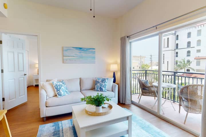 Comfortable, Waterfront Resort, Near Beach & Shops - Madeira Beach, FL