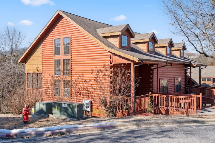 Lovely Cabin, Close To Pool! 2 Min To Tanger Mall! - Branson, MO