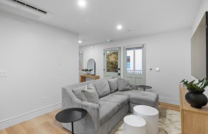 Casa Jardin - Apartment 13 - Santa Barbara, CA
