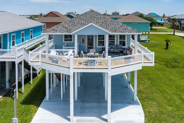 New Modern Beach Escape • 4br/3ba • Steps To Shore - Crystal Beach, TX