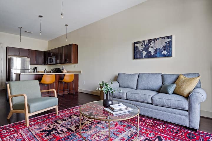 Downtown 1br Gem | King Bed & Cozy Vibes - Montgomery, AL