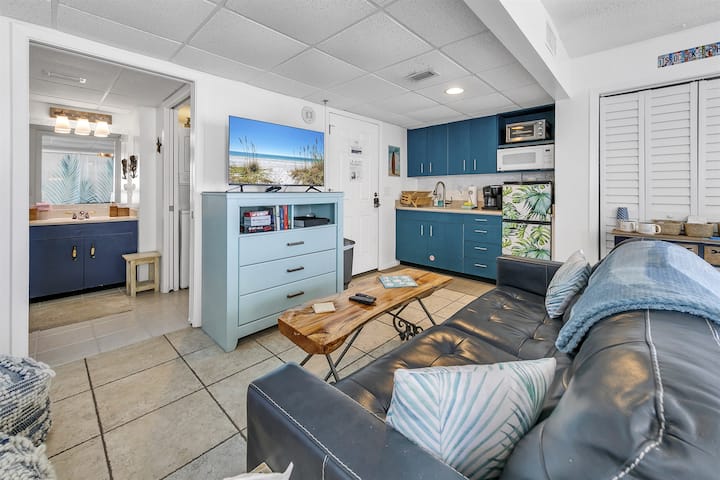 Beachfront Escape For Couples & Solo - Panama City Beach, FL