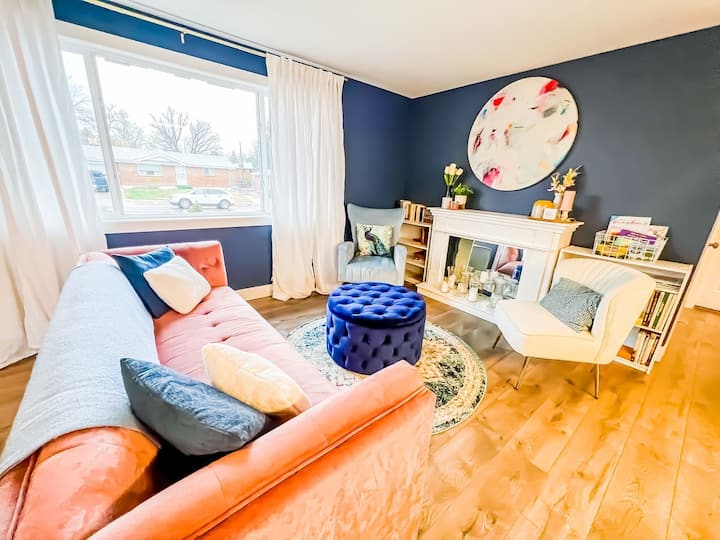 Quiet Clean Pet Friendly Close To Downtown - Colorado Springs, CO