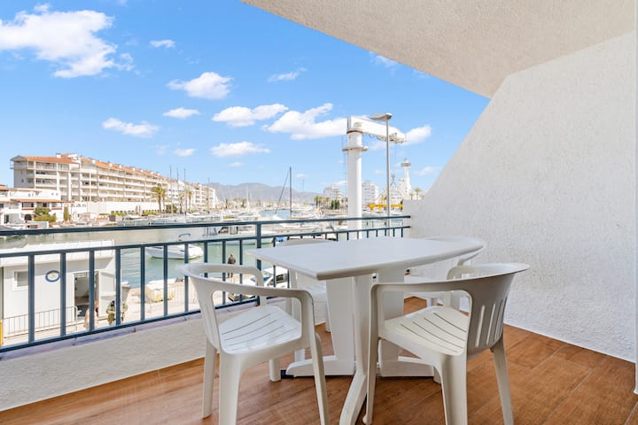 Sea & Mountain View Apartment With Terrace (4) - Empuriabrava