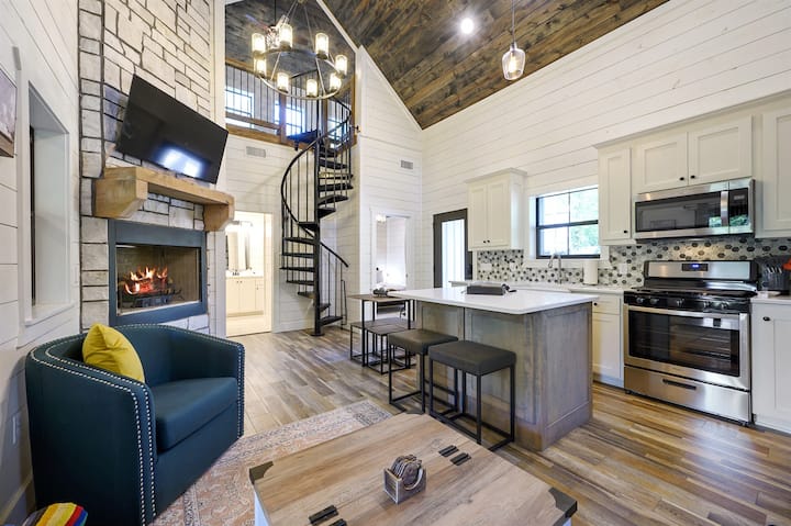 Farmhouse Retreat, King Br+gameroom/bunk Loft! - Broken Bow, OK