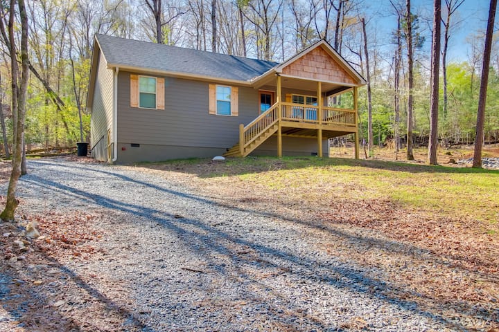 Modern Ellijay Cabin Rental W/ Outdoor Fireplace - Ellijay