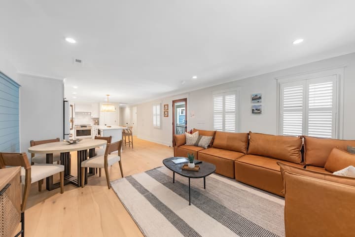 Bright, Cozy And Central ~ 5* Location ~ Parking! - Charleston, SC
