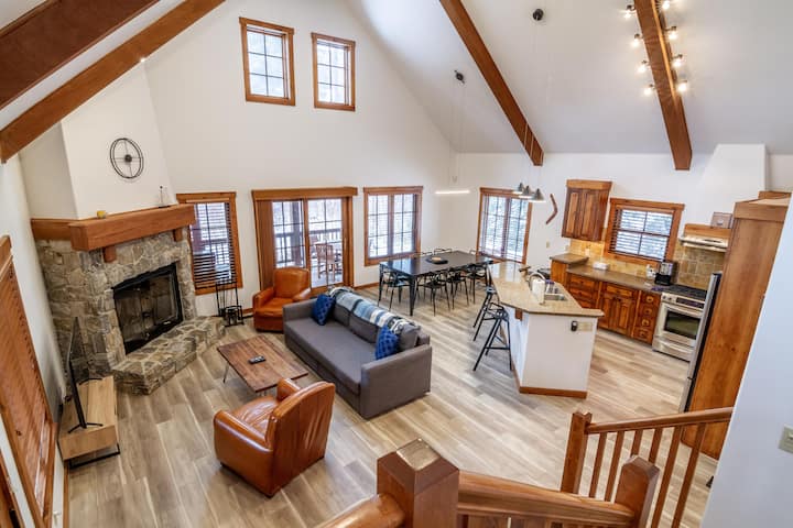 Brookside Chalet - Tranquil Chalet |Wrap-around De - Tamarack Ski Resort, ID