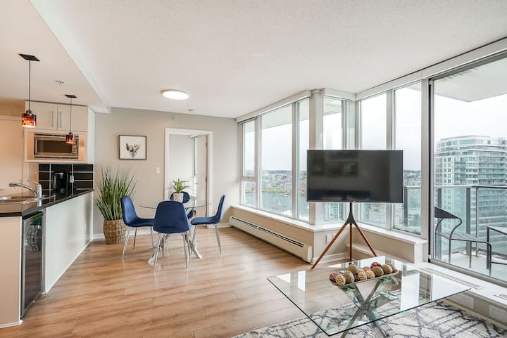 Downtown Condo With Gorgeous Water Views With Par - Playland Amusement Park