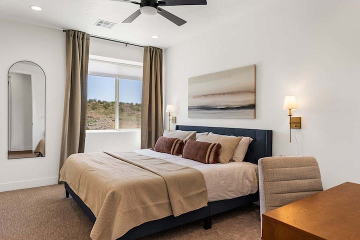 Serenity Now: Desert Color Lagoon + Beaches - セントジョージ, UT