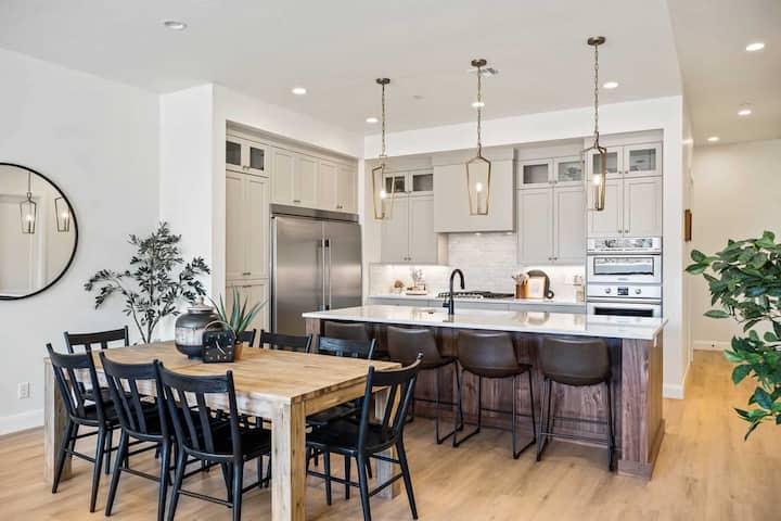 Family Tides, Desert Color Lagoon + Beaches - St. George, USA