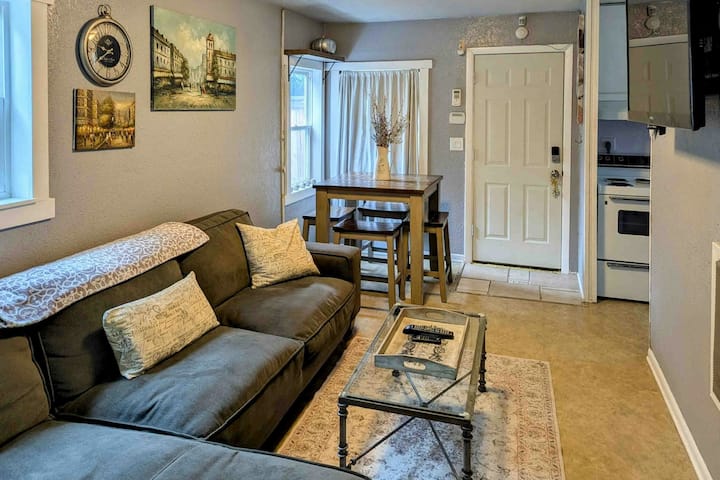 2br Cottage With A Private Hot Tub - Beaverton, OR