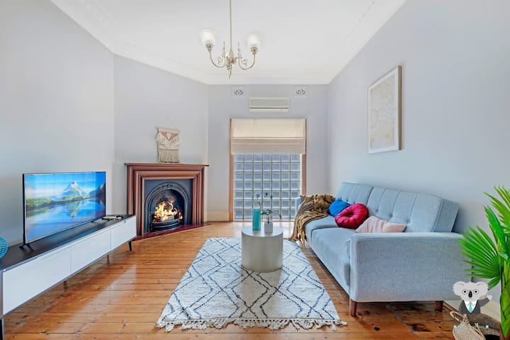 Kozyguru | Campsie | Oldie-goodie Look 4 Bed House - Carlton