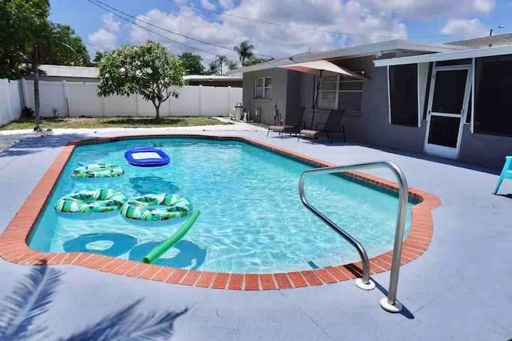 Coastal Getaway- Heated Pool, Near Ami/img - Bradenton, FL