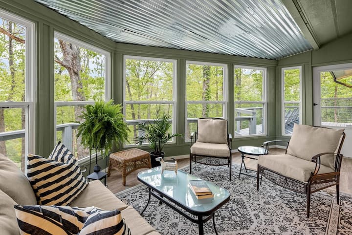 Pet-friendly Lakeside Escape Near Trails - Bella Vista, AR