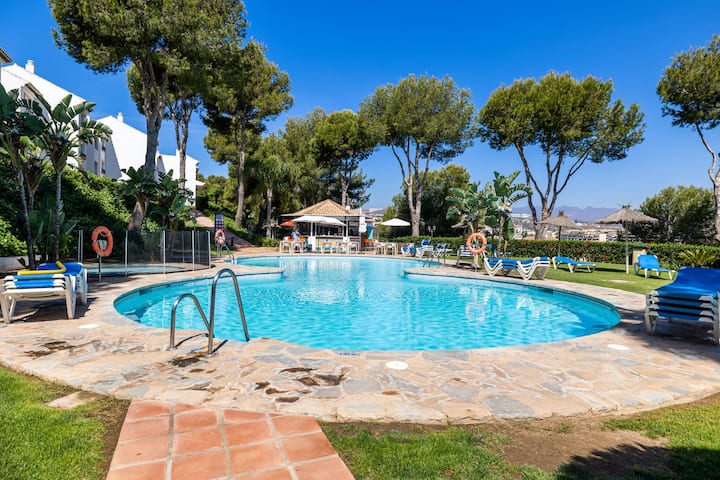 Shiny 2br Apt W/ Views, Pool, Great Location - La Cala de Mijas