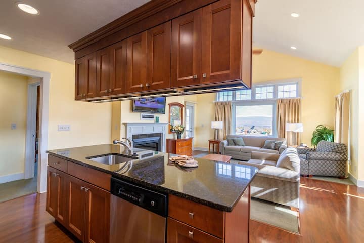 Regal Vistas Luxury Two Bedroom Townhome - Massanutten, VA