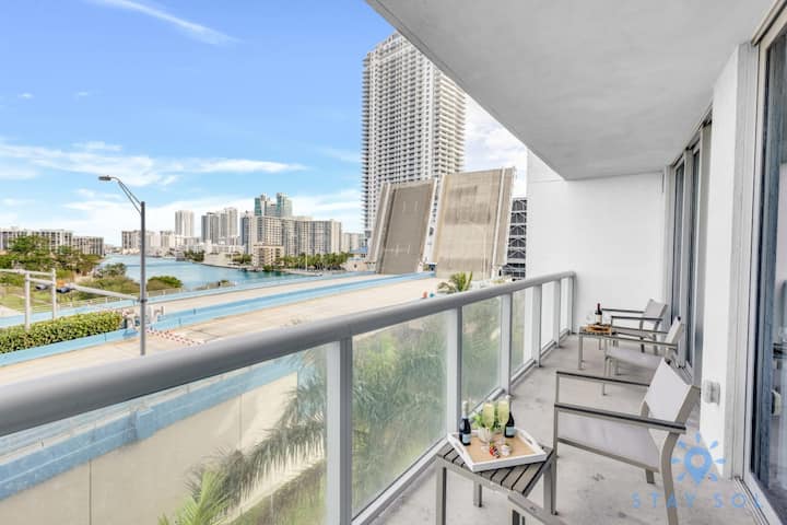 Pool | Apartment W/ Balcony - Gym - Near Beach - Hallandale Beach
