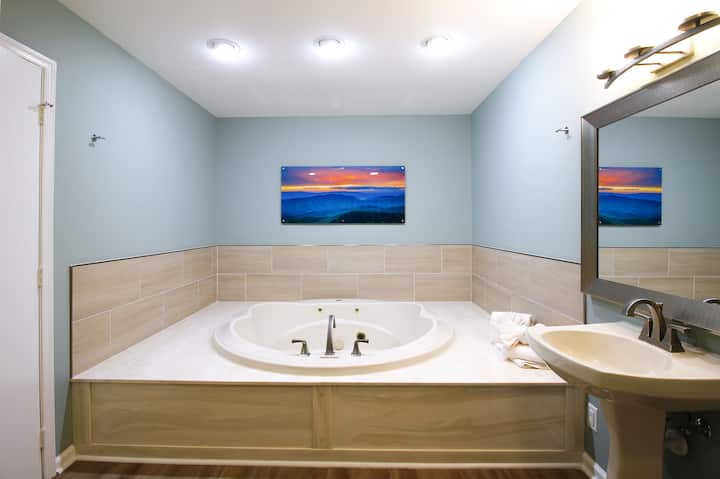 The Summit Two Bedroom Condo - Harrisonburg, VA