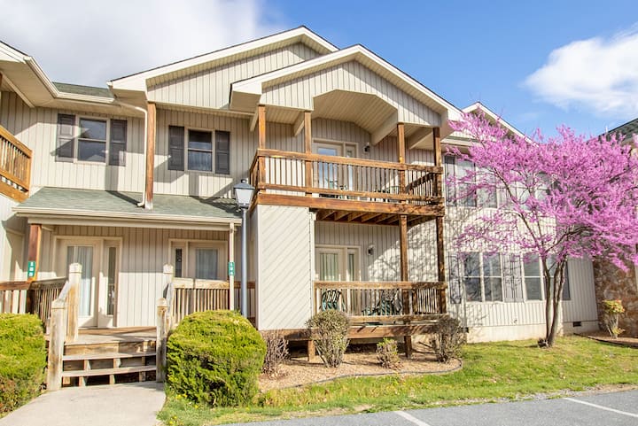 Woodstone Meadows Two Bedroom - Massanutten, VA