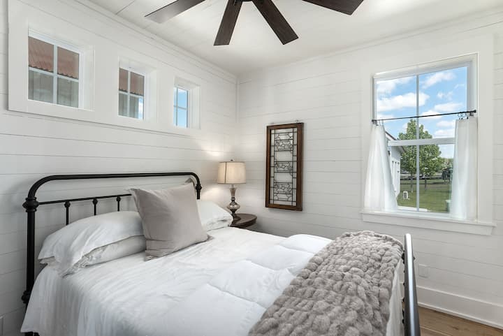 Row Home - The Juniper - Cabin J - Dripping Springs, TX