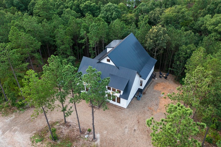 3-bedroom Retreat W/ Game Room And Hot Tub - Broken Bow, OK