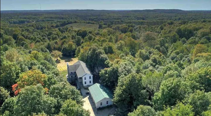 Woodland Lodge 40 Acres Close To Crystal Mountain - Thompsonville, MI