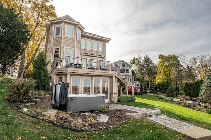 Lakefront Luxe | 4bd/4ba |Hot Tub |Sunset Views - Oconomowoc, WI