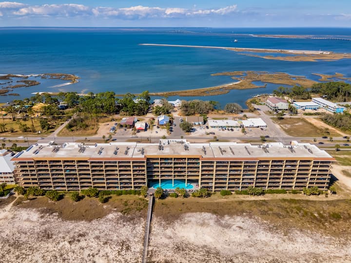 Unit 412 | Holiday Isle. Great Location. Beach - Dauphin Island, AL