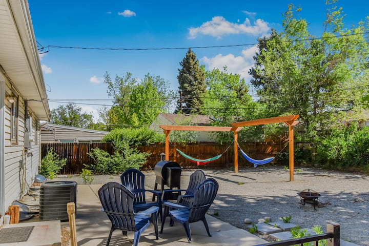 Large Family Retreat In Quiet Denver Spot - Denver, CO