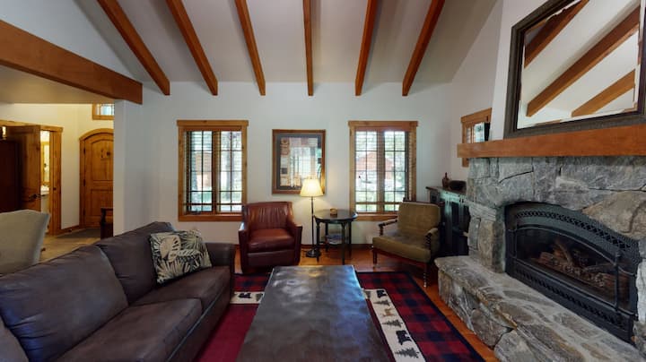 Serene Cottage | Ski-in/ski-out Private Hot Tub - Donnelly, ID