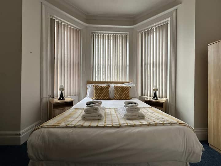 The Silver How - Room 2 - Bournemouth