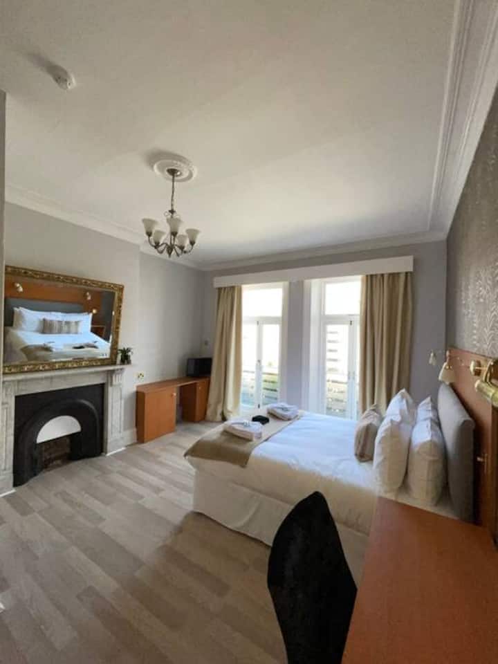 The Silver How - Room 4 - Bournemouth