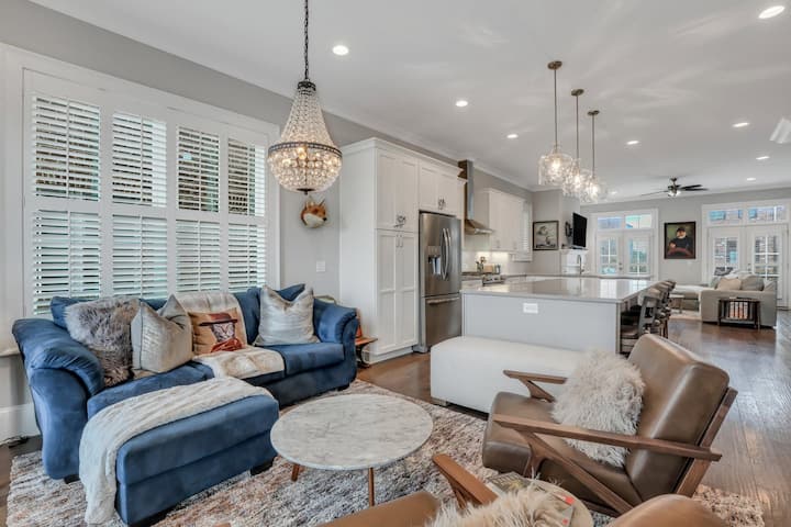 Coastal Chic Near River Front By Lucky Savannah - Savannah, GA