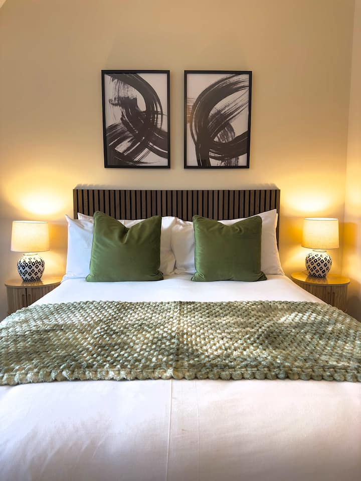 Stylish Double Room With Comfort & Light - Bournemouth