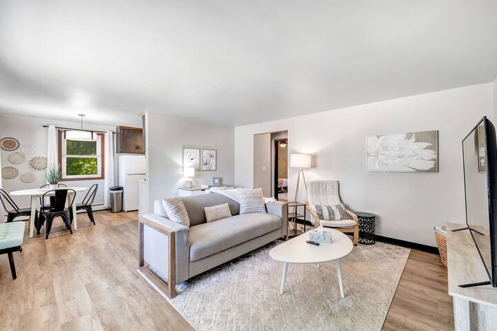 Newly Renovated, Boho-chic Upper Suite - Green Bay, WI